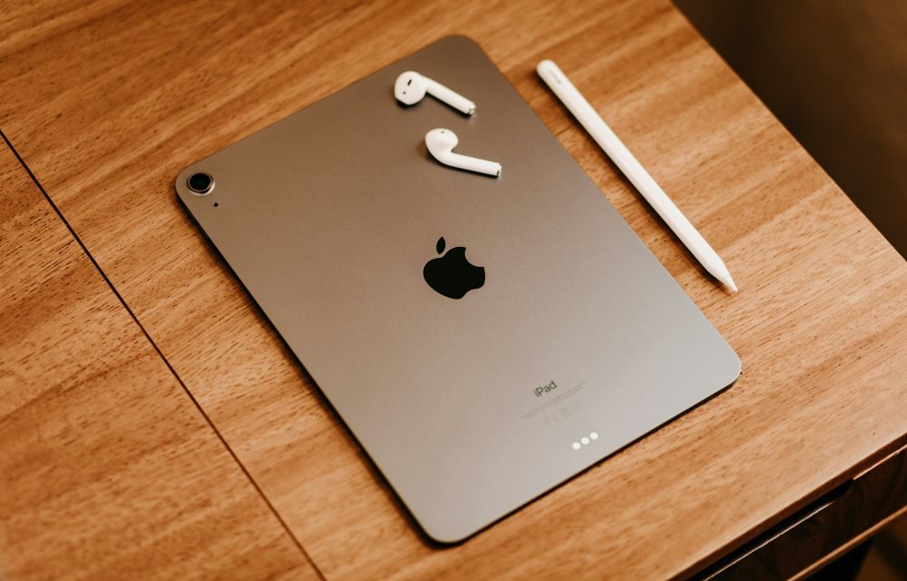 How to choose the right iPad storage size in 2025?